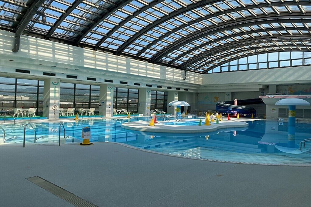 【大阪】市民プールおすすめ5選！大人も楽しめてコスパがいいプールを紹介 | PrettyOnline