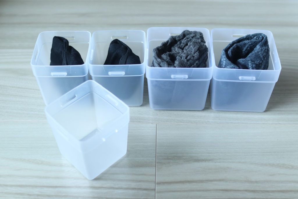 【靴下のおすすめ収納方法】100均や無印にスリコの便利グッズも紹介！ | PrettyOnline